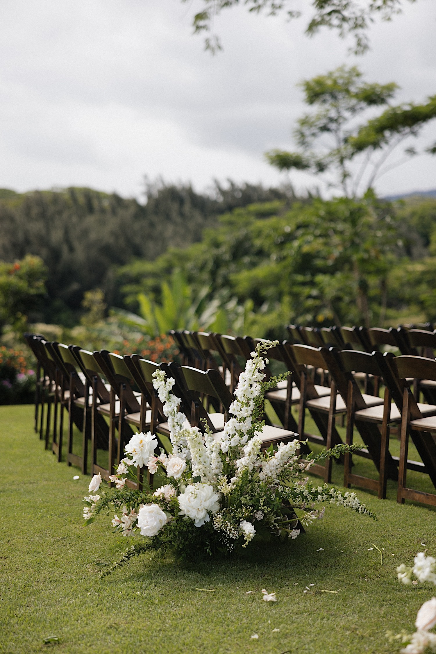Floral Wedding at Kukui'ula on Kauai | Mariel + Mick - Mersadi Olson ...