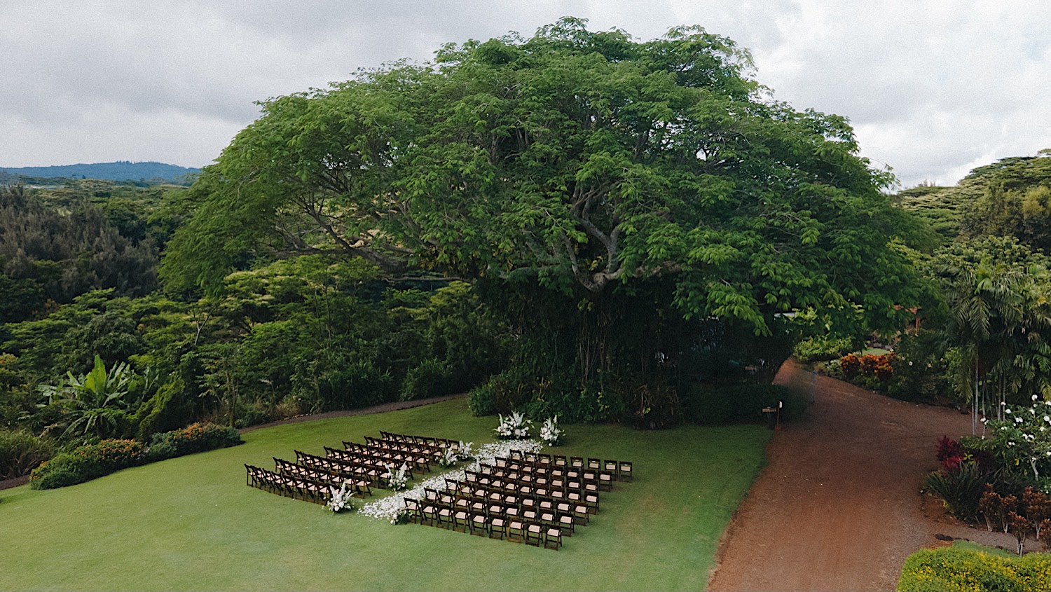Floral Wedding at Kukui'ula on Kauai | Mariel + Mick - Mersadi Olson ...